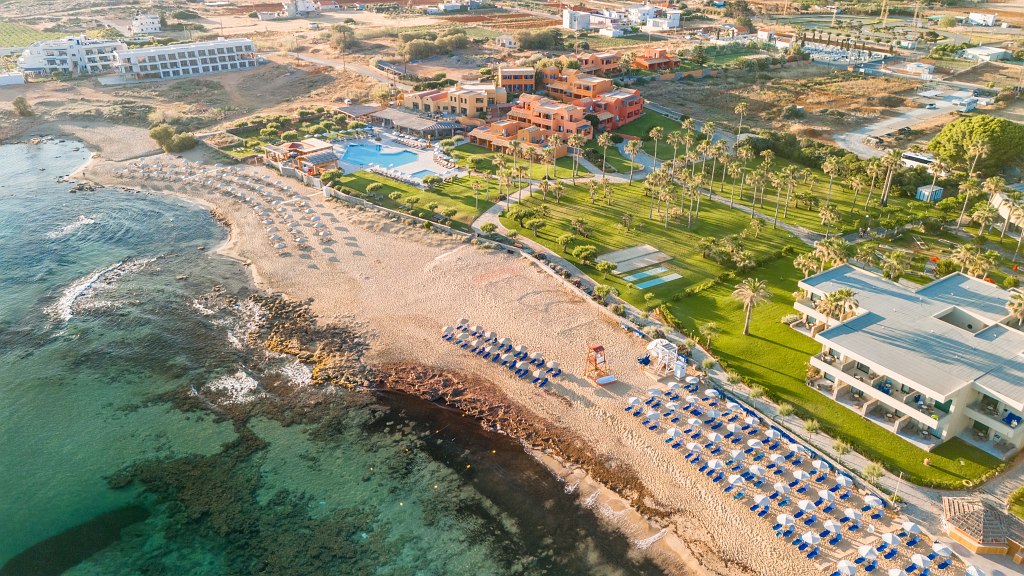 Family holiday on Crete - off to Calimera Sirens Beach!